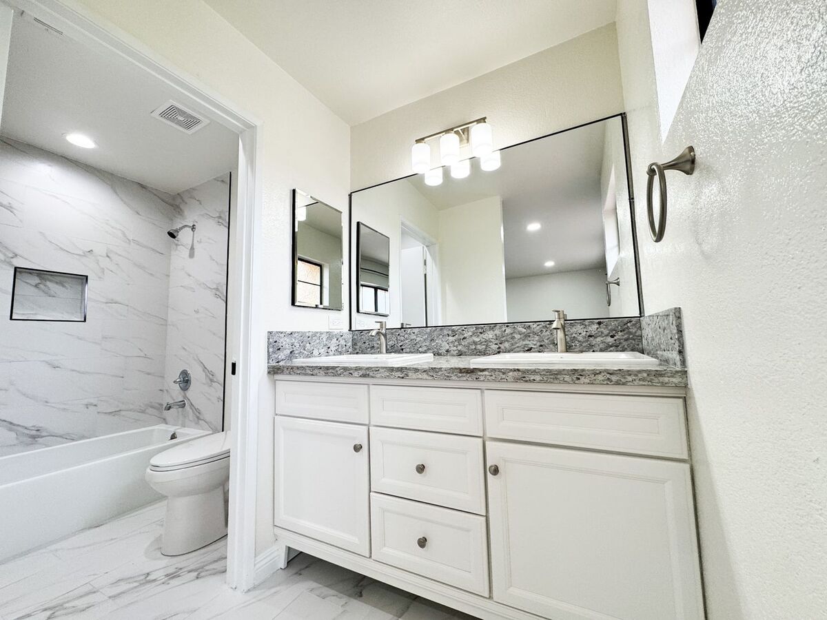 Spacious 4-bedroom Home With A Beautiful... Apartments Simi Valley, CA