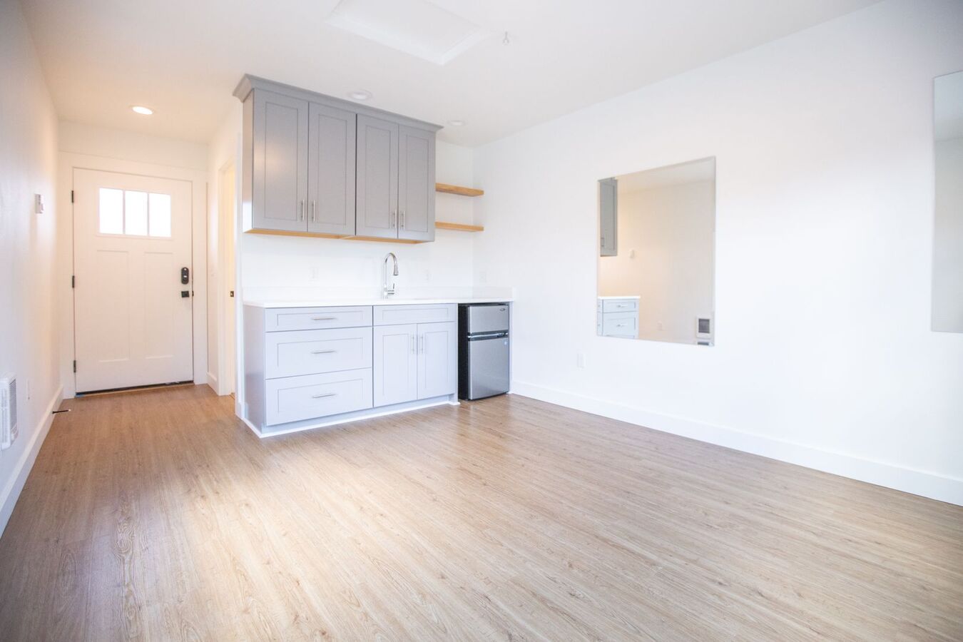 Detached above Garage Studio Available in SE -... Apartments Portland, OR