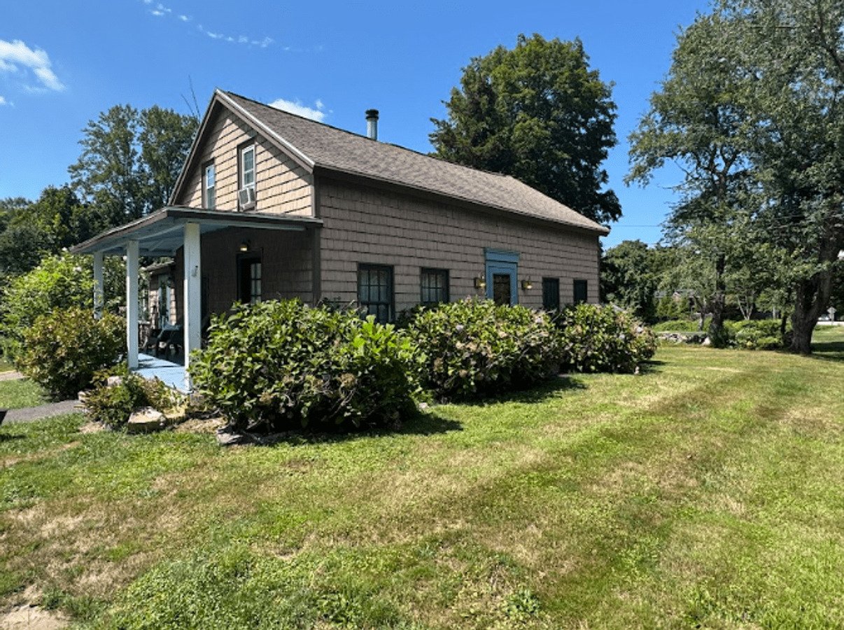 Historic Cape Cod With Modern Comfort Along The... Apartments Moodus, CT