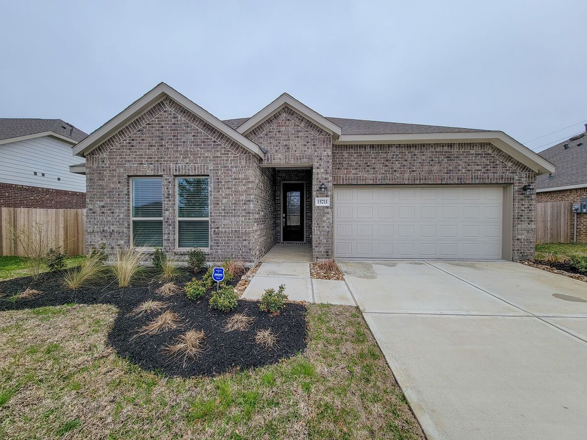Beautiful Single-level Home That Features A... Apartments Hockley, TX