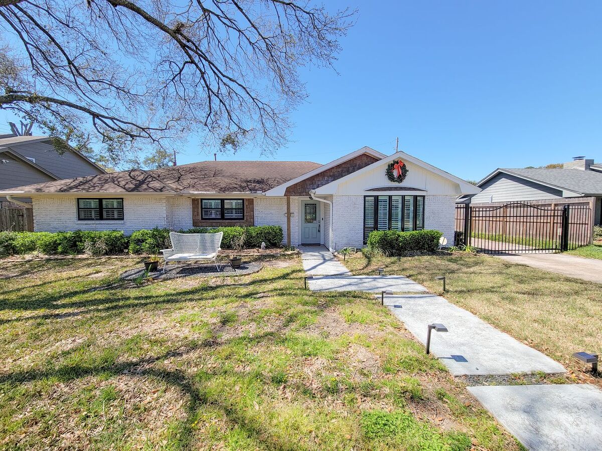 Welcome Home To 4915 Brian Haven! This... Apartments Houston, TX