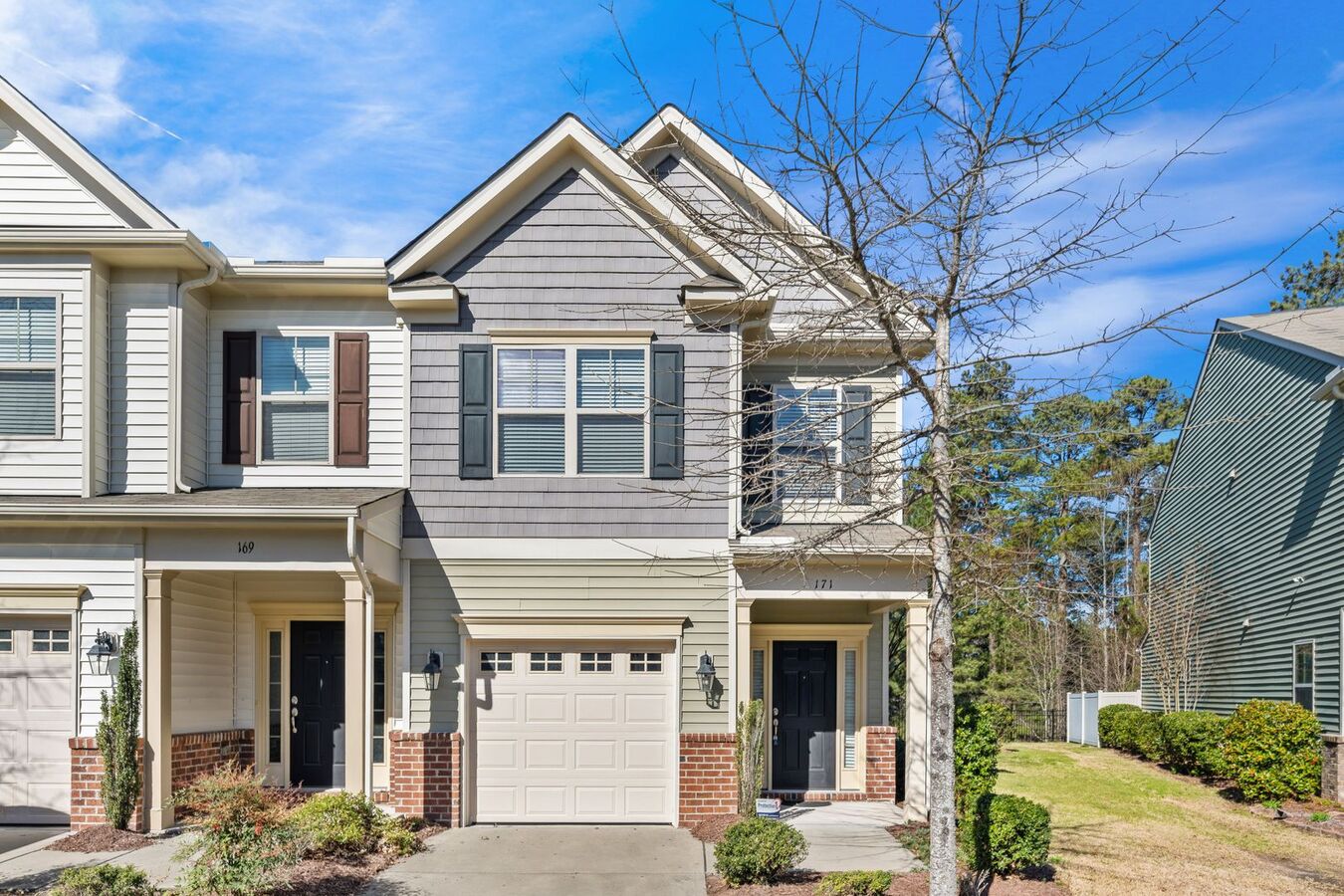 Lovely 3-bedroom End-unit Townhome In Durham! Apartments Durham, NC