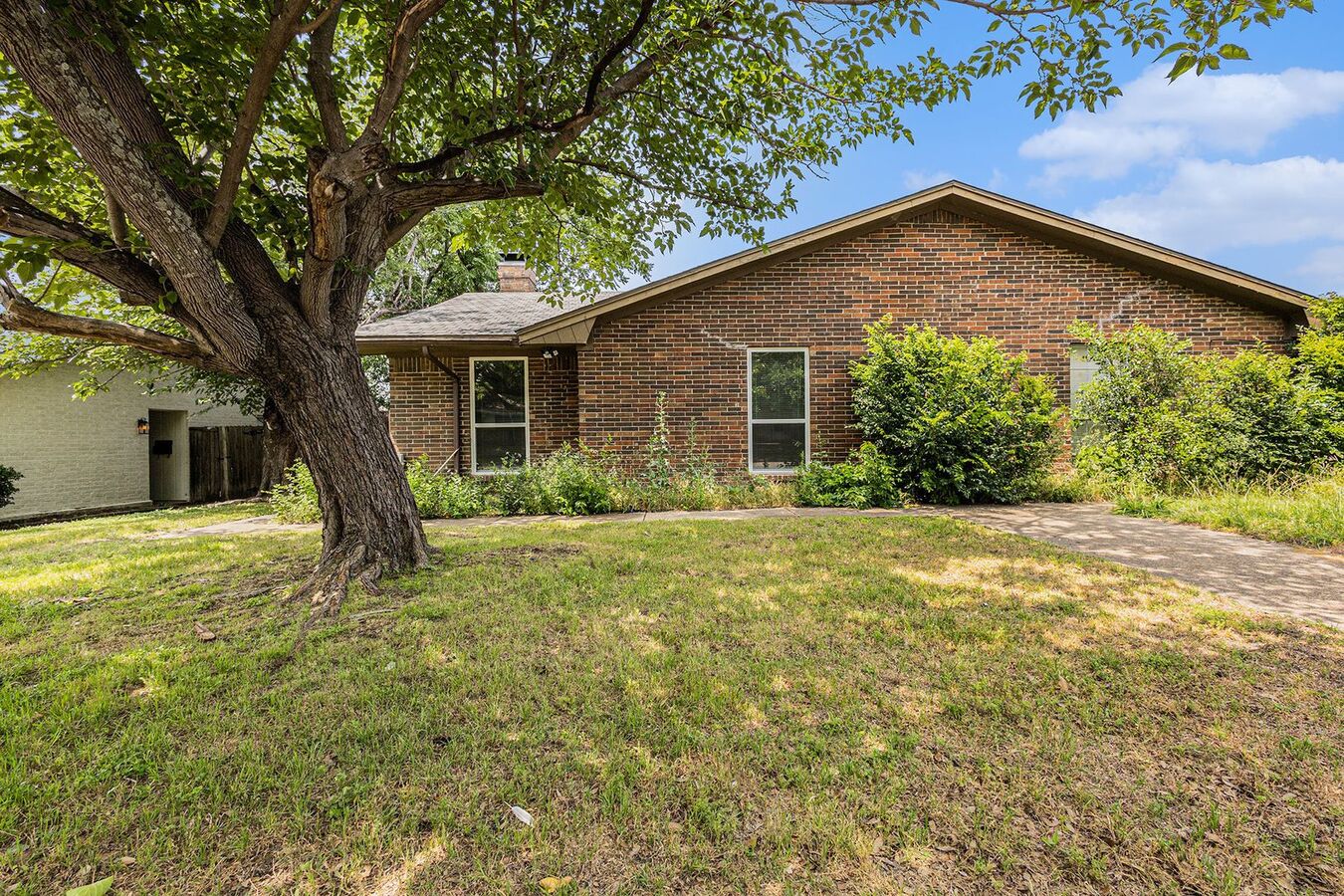 Fully Renovated Half-duplex Apartments Dallas, TX | Rentable