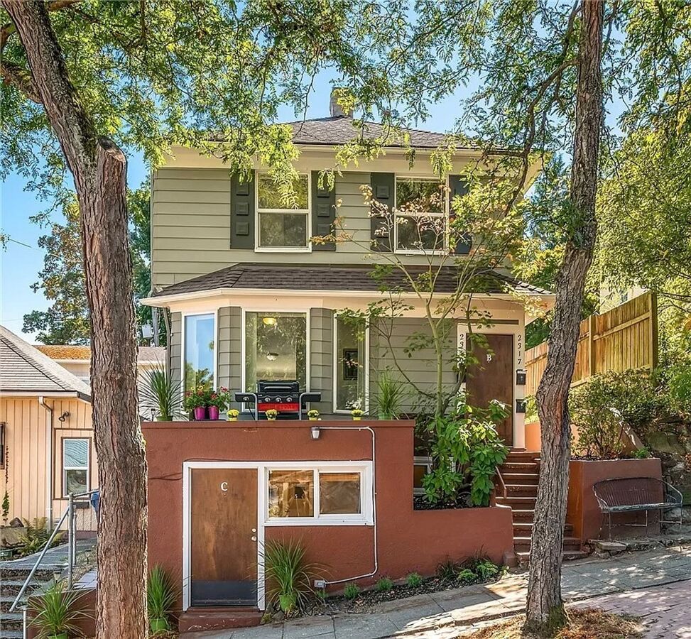 Phillips Ward Triplex Apartments Seattle, WA | Rentable