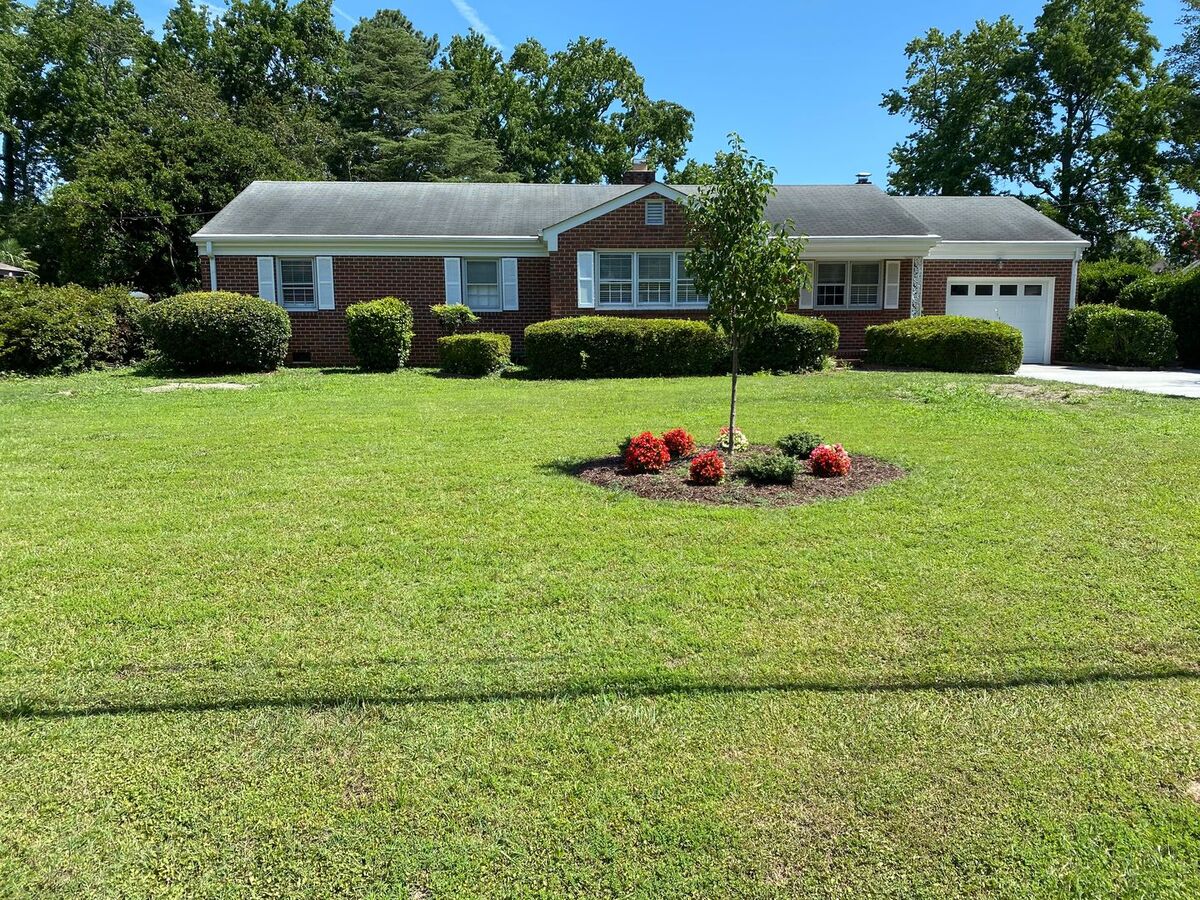 Lovely Mid-century Brick Ranch On A Beautifully... Apartments Virginia ...