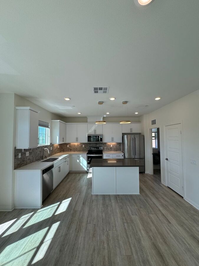 Modern Tri-level 4 Bed 3+ Bath Home Available Apartments Anaheim, CA
