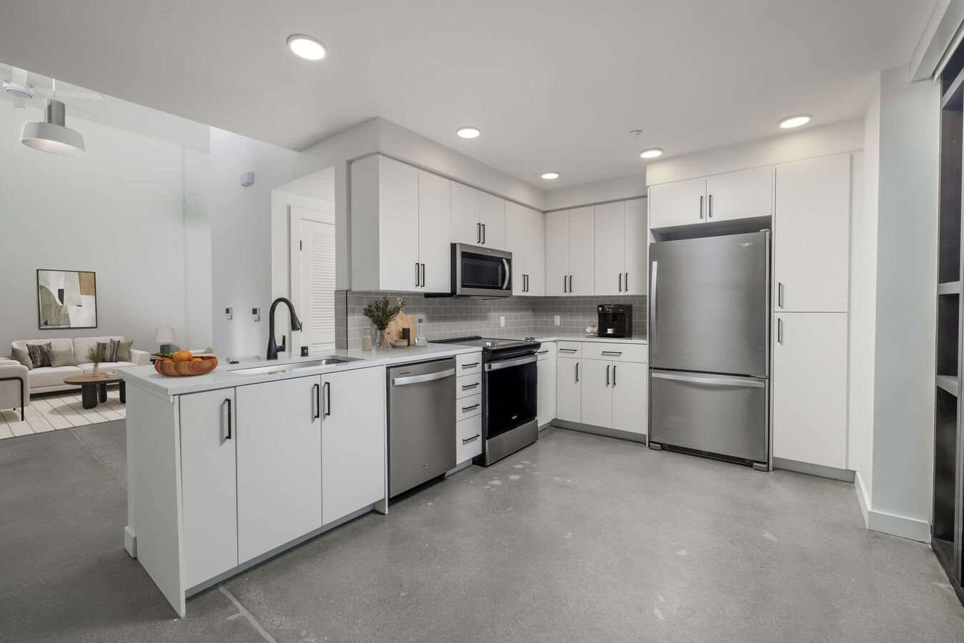 Camden Harbor View Apartments - 40 Cedar Walk Long Beach, CA