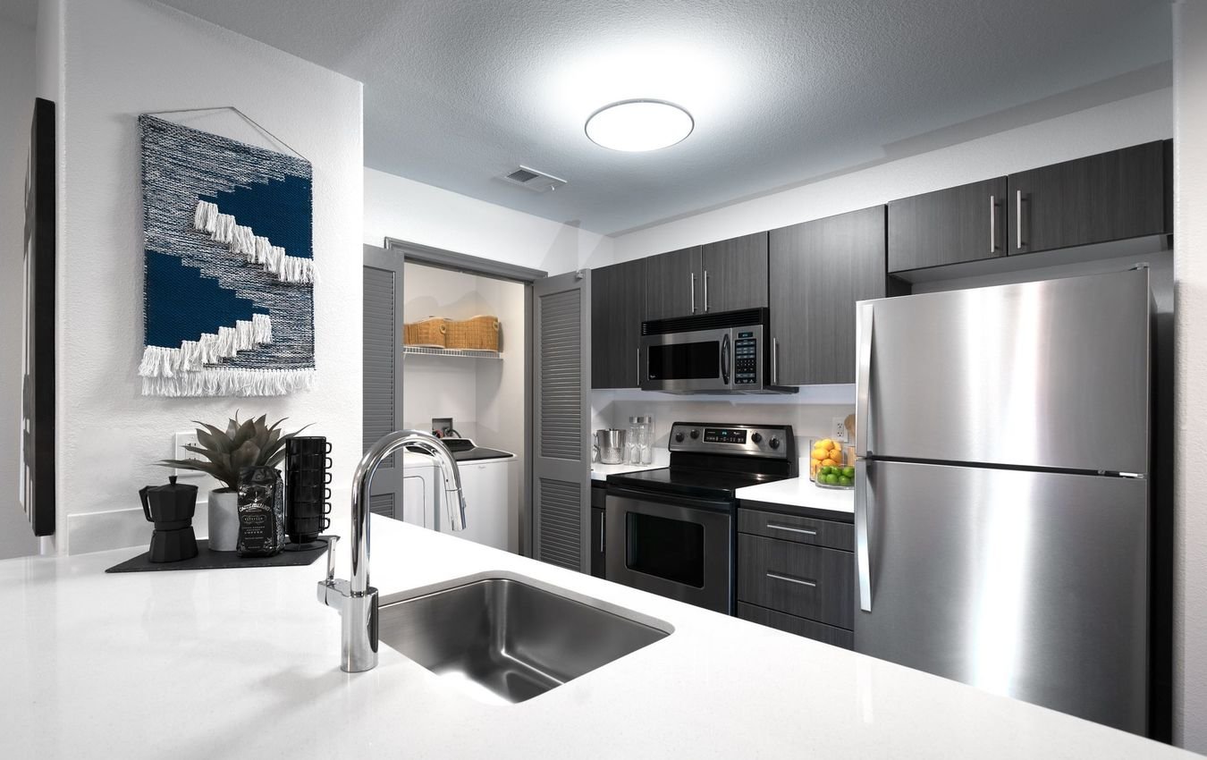 Camden Harbor View Apartments - 40 Cedar Walk Long Beach, CA