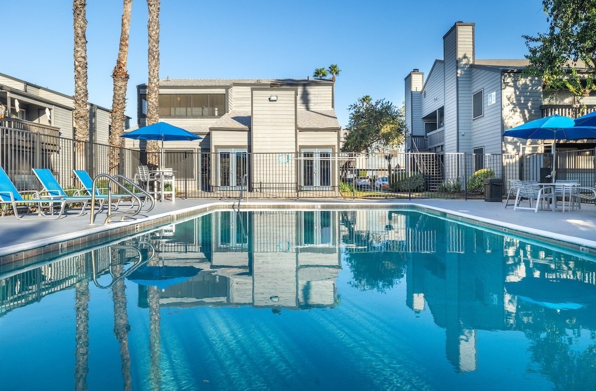 evRIA Diamond Valley Apartments Hemet, CA | Rentable