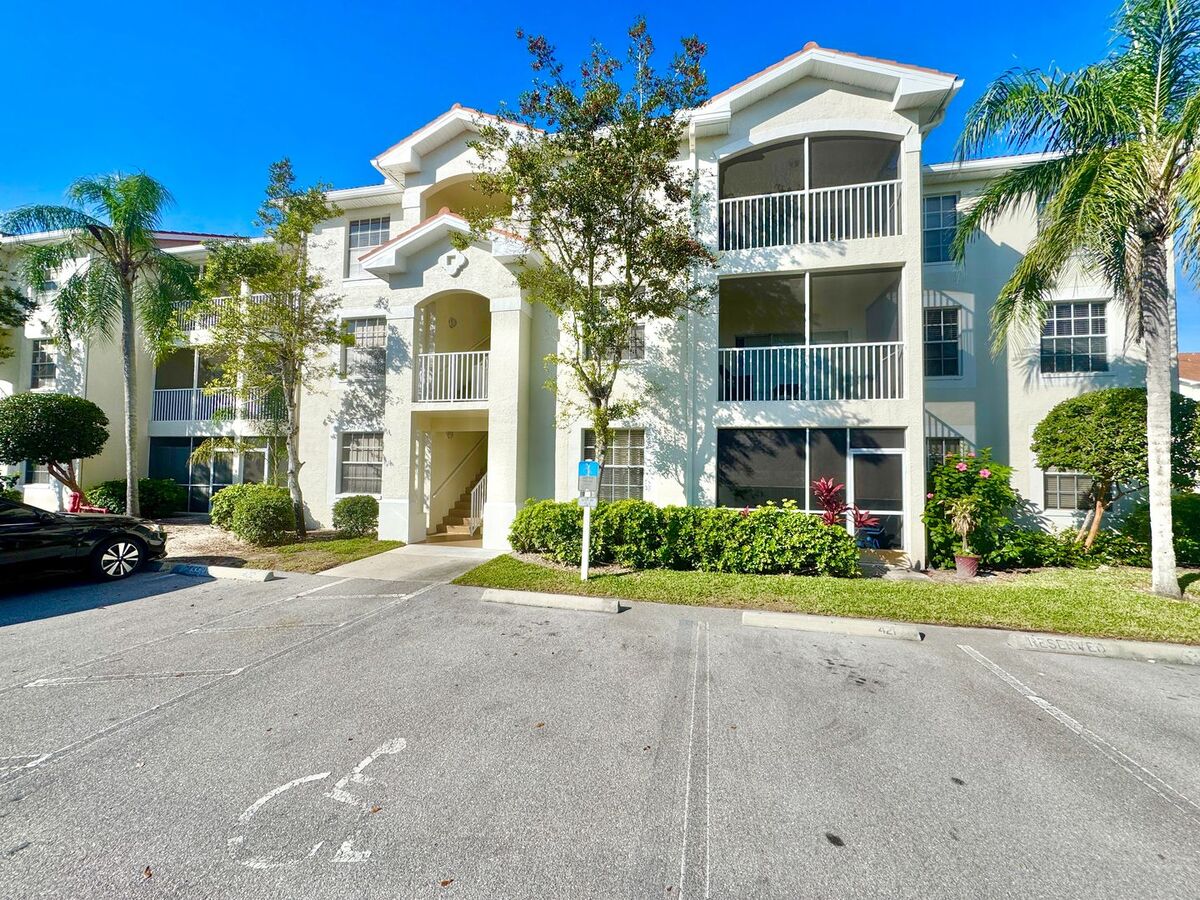 ** St Croix ** 1 Bed / 1 Bath - Condo - Garage... Apartments Naples, FL