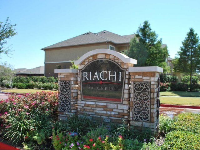 Riachi At One21 Apartments - 9600 Coit Rd Plano, TX