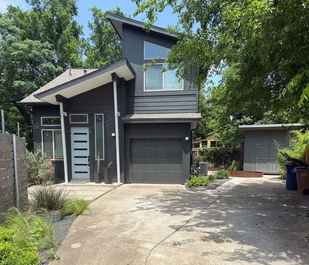 Gorgeous & Modern Free-standing Home In ‘02! Apartments Austin, TX
