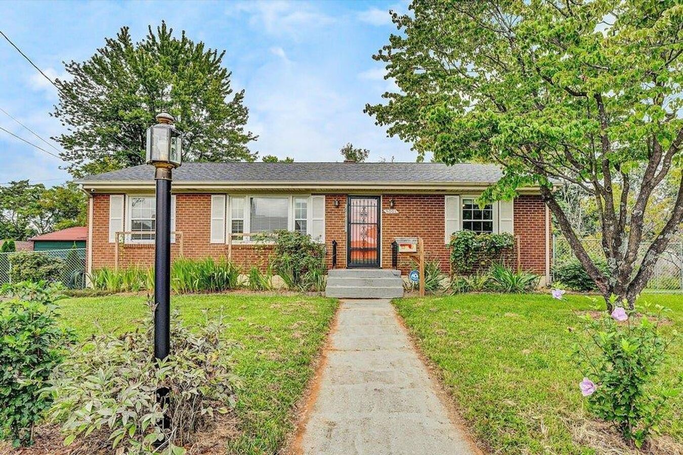 5001 Hildebrand - 2 Homes In 1 - Tons Of Space -... Apartments Roanoke, VA