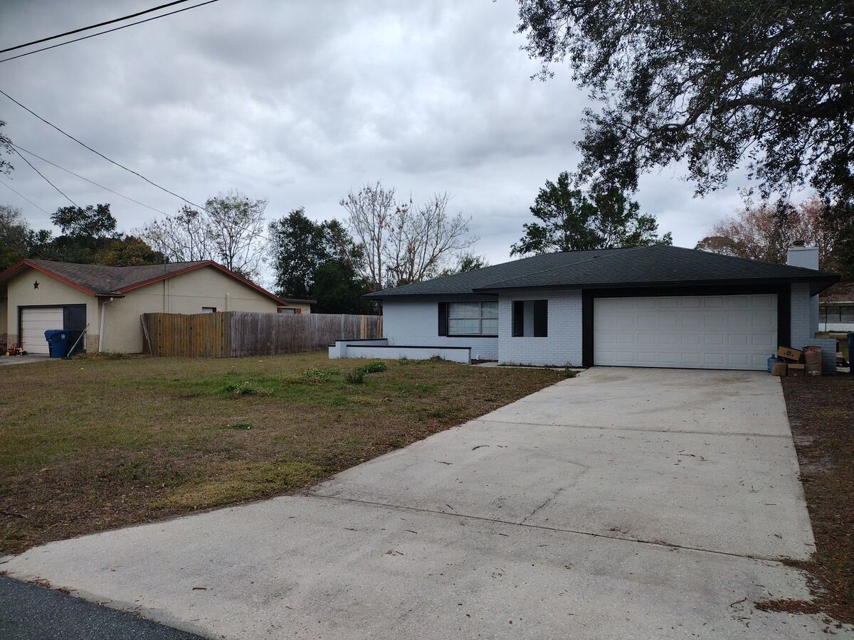Updated 3 Bedroom 2 Bathroom House Apartments Spring Hill, FL