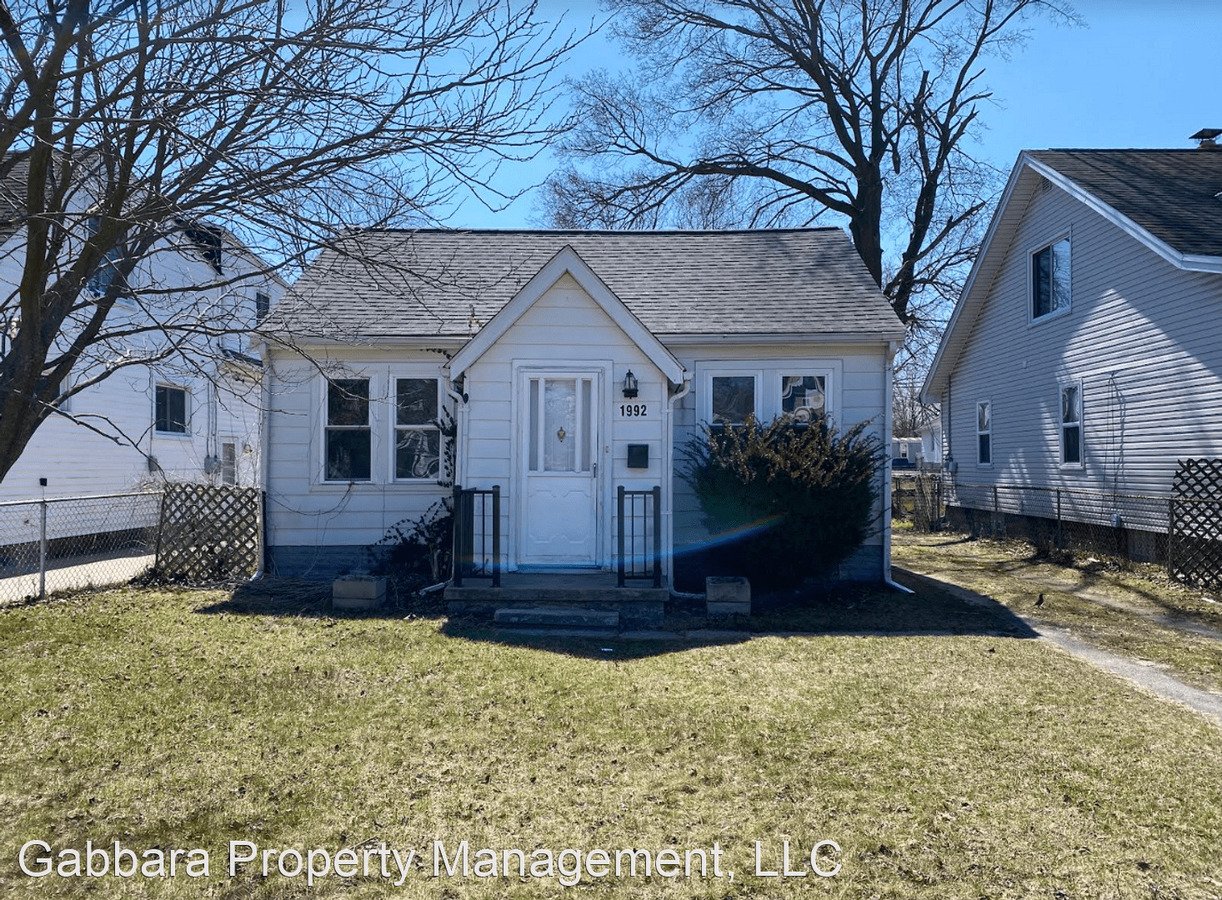 1992 Pearl Warren, MI House for Rent | Rentable