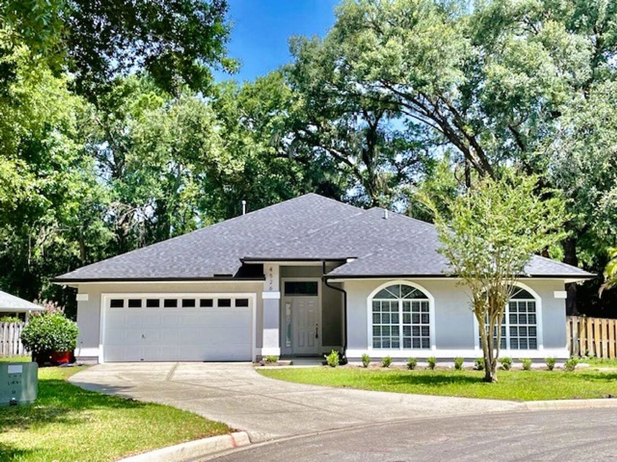 4/2 Home Located In Cul-de-sac In Capri Apartments Gainesville, FL