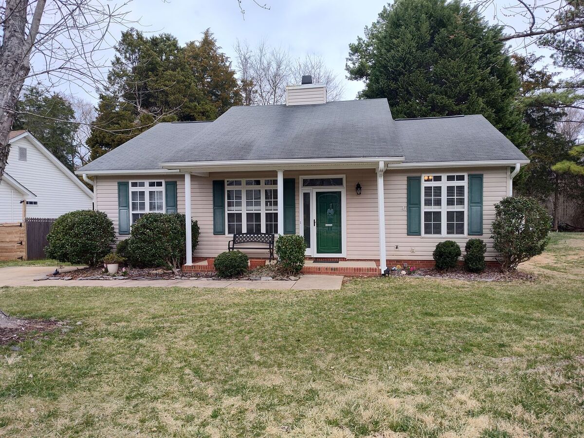 Move In Ready Ranch Style Home Located In The... Apartments Charlotte, NC