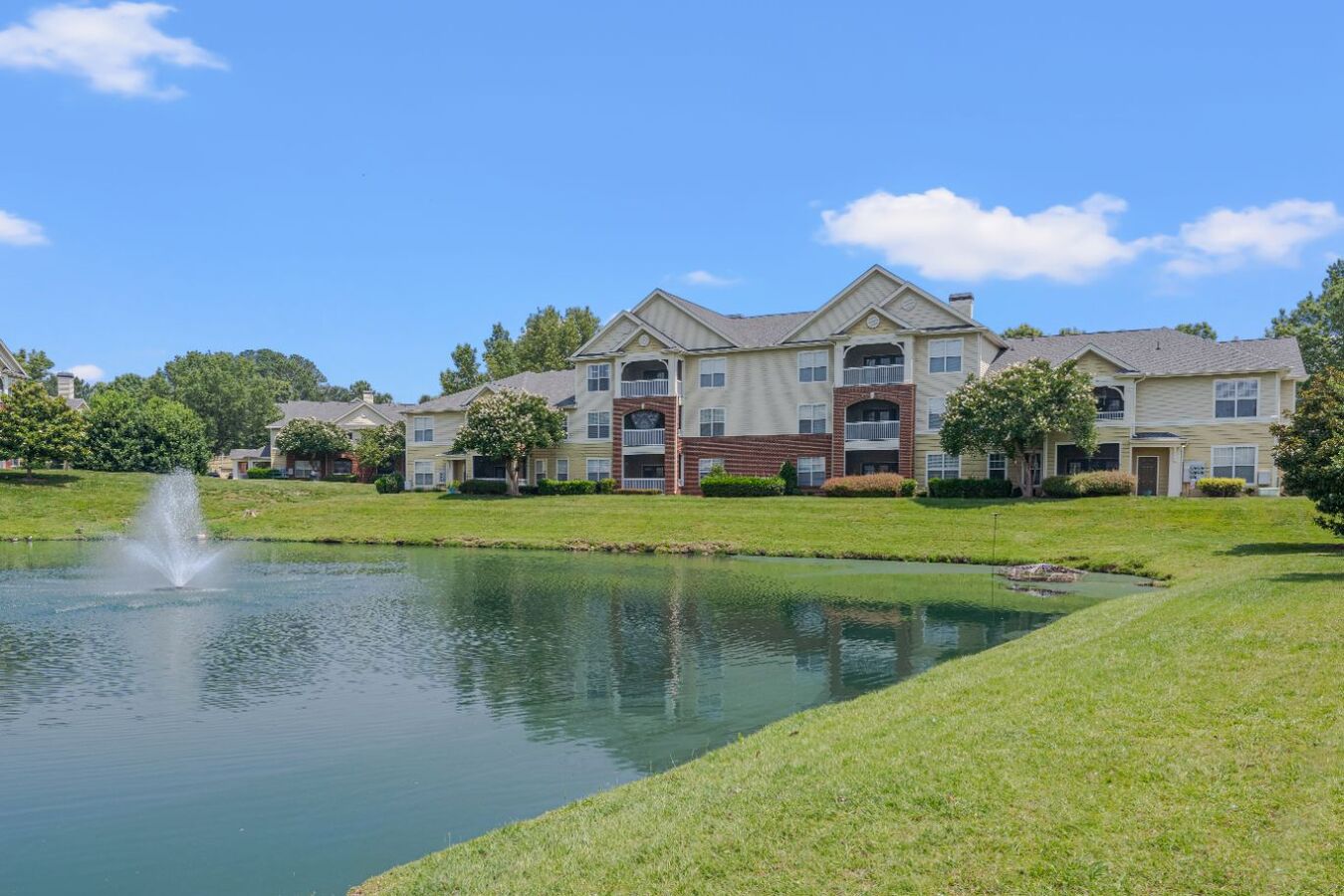 !arium Kildaire Apartments - 2600 Harvest Creek Pl Cary, NC