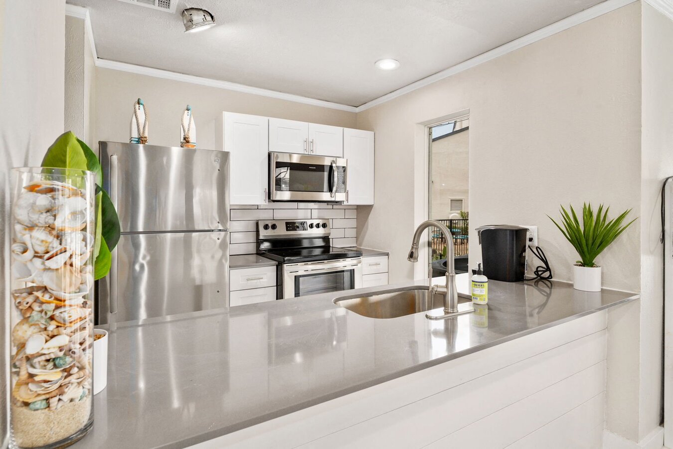 The Jasmine Apartments - 13450 Esperanza Rd Dallas, TX
