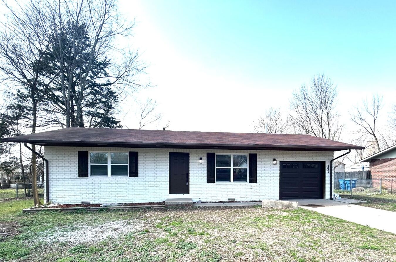 2 Bedroom 1 Bathroom Home In Heart Of Downtown... Apartments Pea Ridge, AR