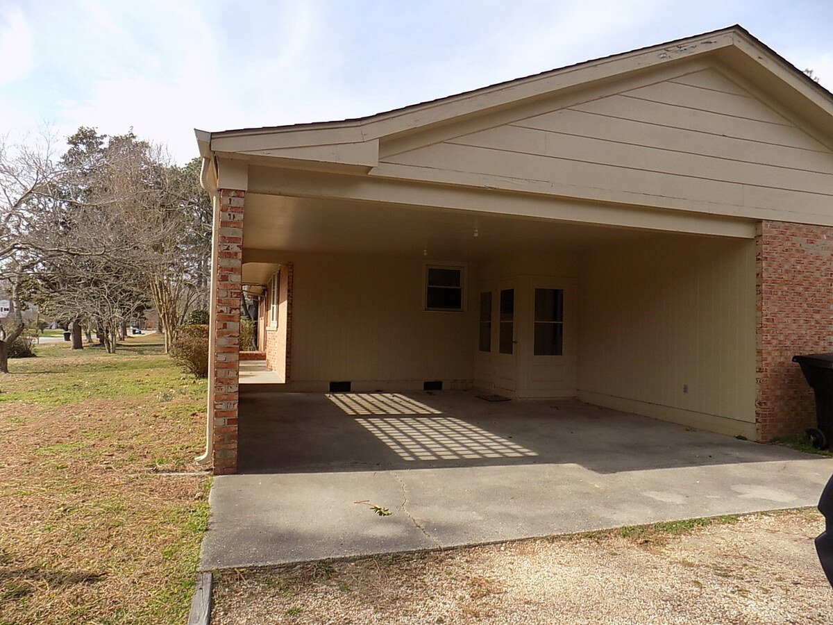 Alanton Apartments - 1812 Ashley Dr Virginia Beach, VA