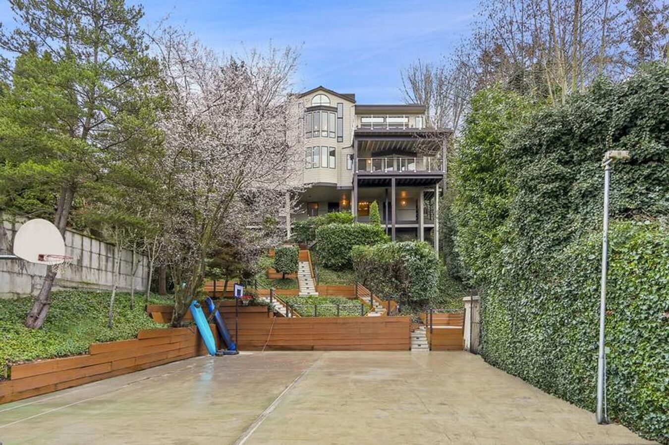 Spectacular 180* Views From Mercer Island's... Apartments Mercer Island, WA