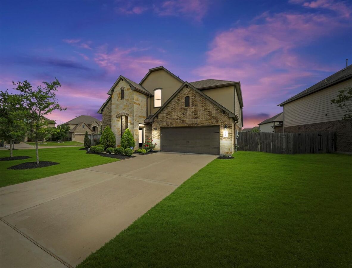 Stunning 2-story Corner Lot Home! Apartments Katy, TX