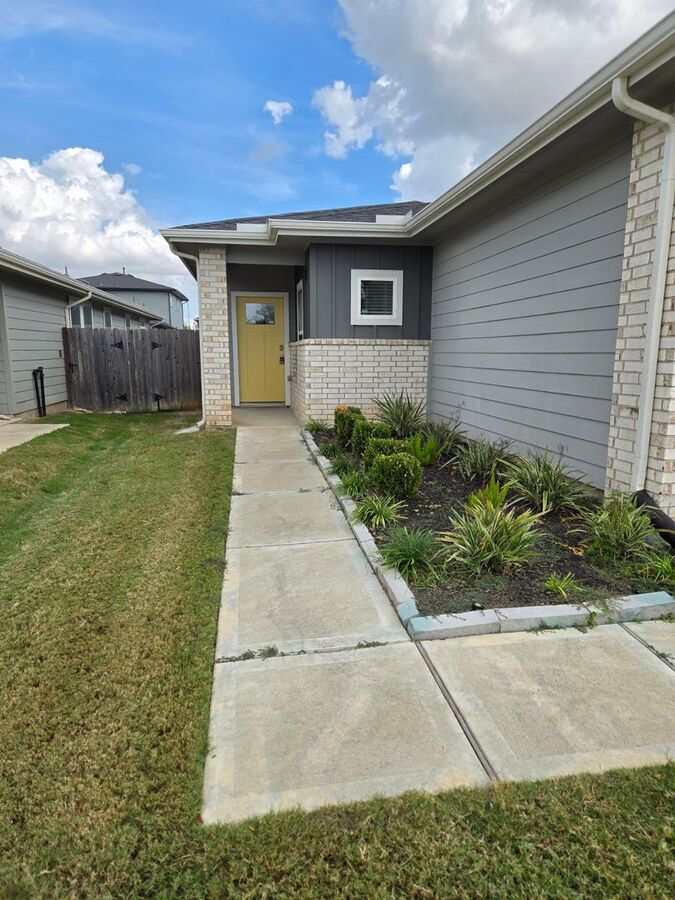 Welcome Home To 12525 Abbey House Court! Apartments Houston, TX