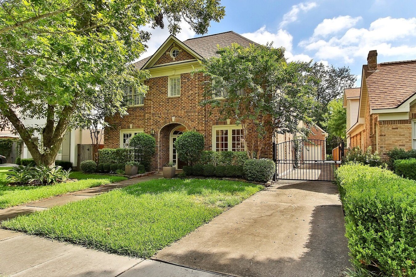 Welcome To This Stately West University Home,... Apartments Houston, TX