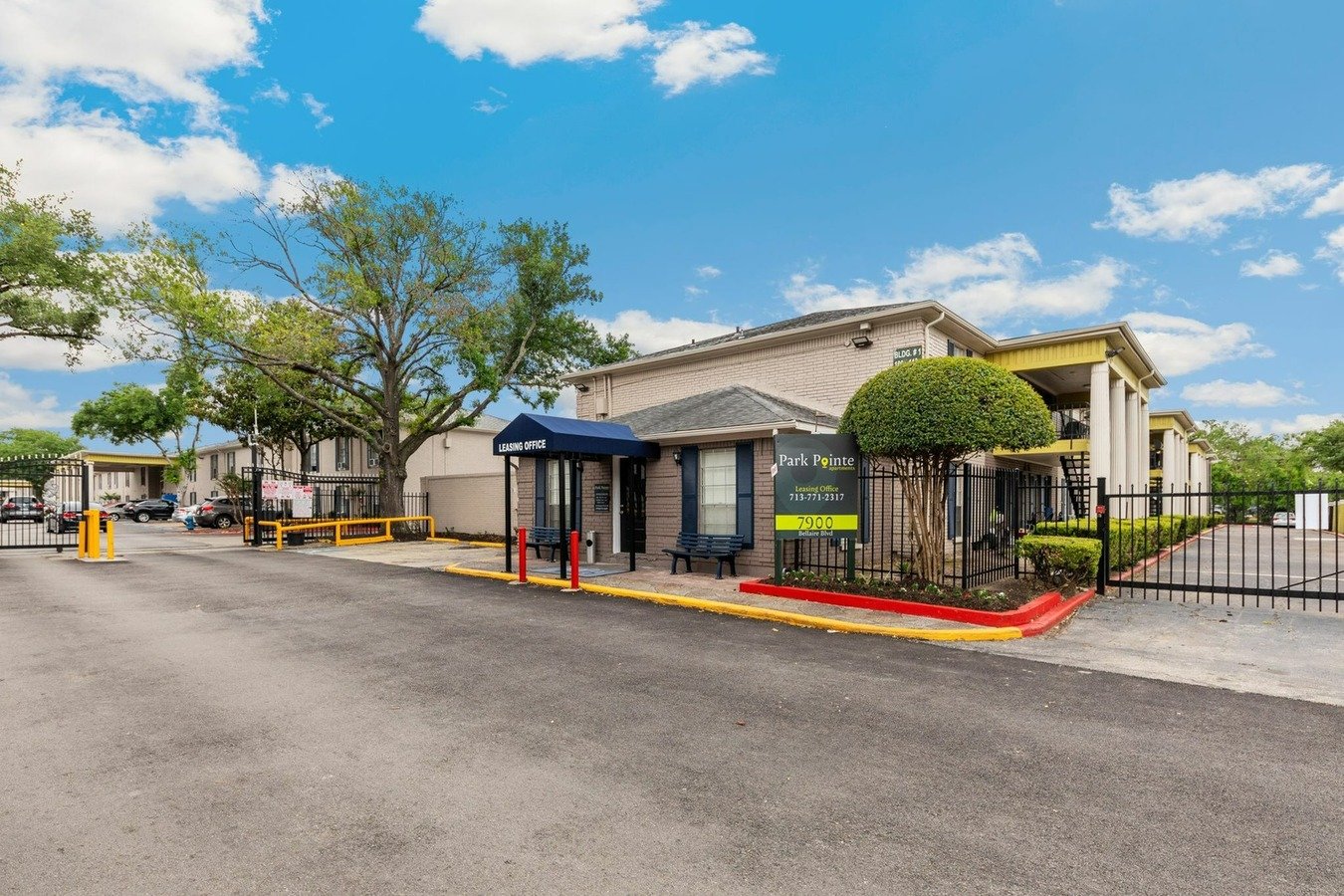 Park Pointe Apartments - 7900 Bellaire Blvd Houston, TX