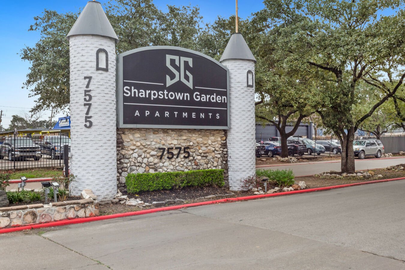 Sharpstown Garden Apartments - 7575 Bissonnet St Houston, TX