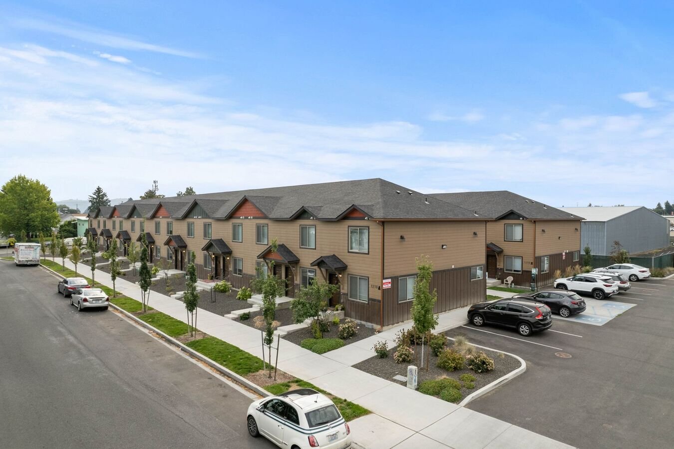 Lyons Townhomes Apartments - 1210 E Lyons Ave Spokane, WA