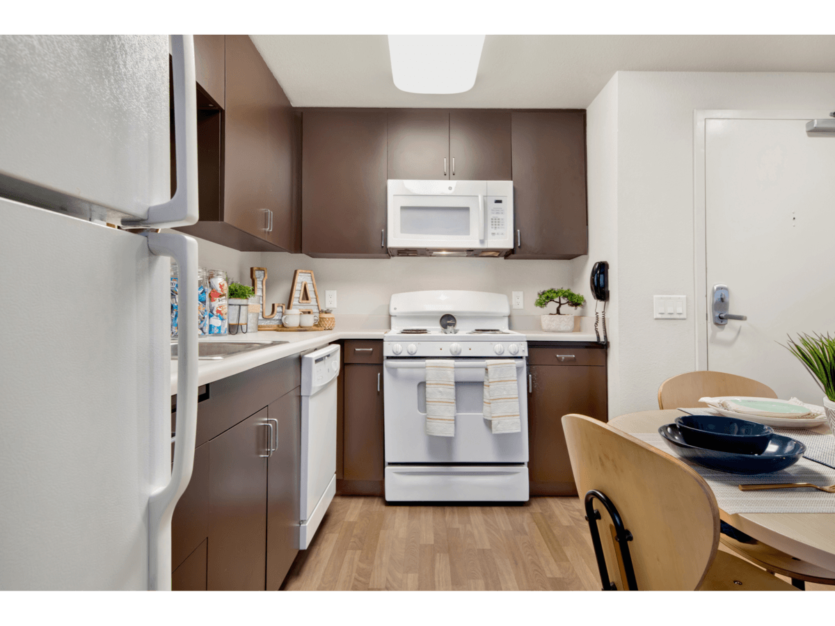 University Gateway Apartments Los Angeles, CA | Rentable