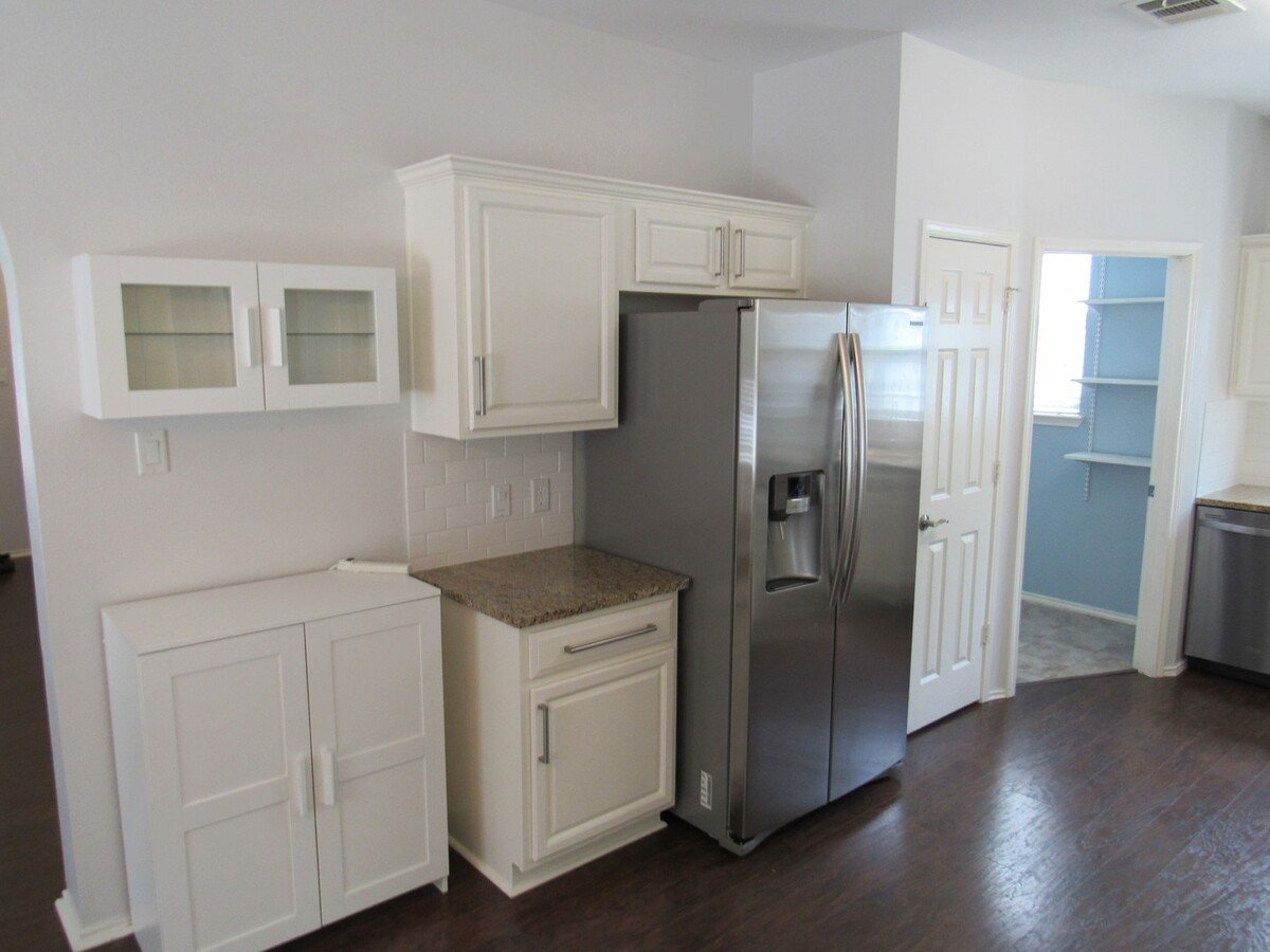 Cute Two-story W/ White Picket Fence! Apartments Cedar Park, TX