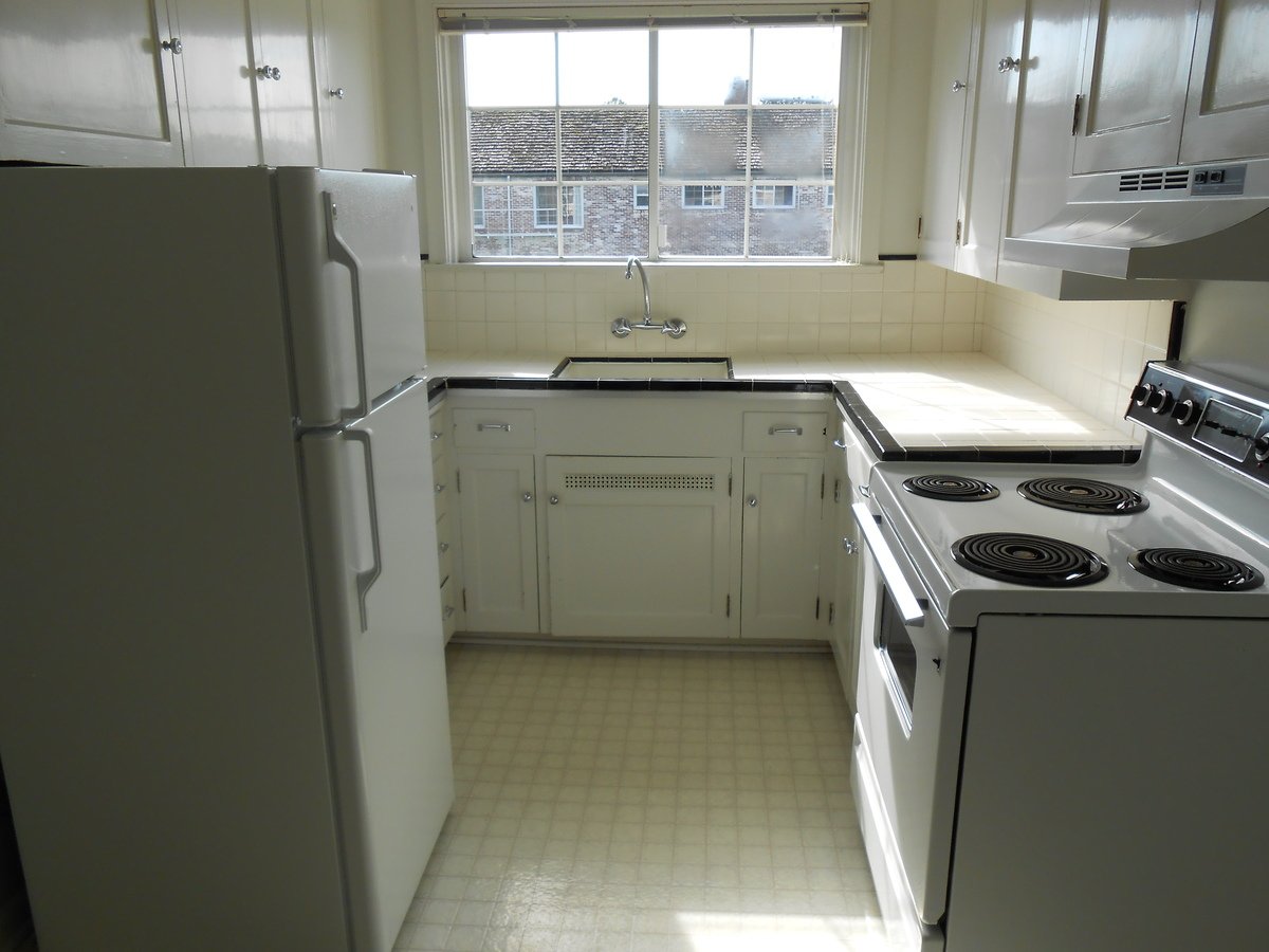 Edgewater Apartments - 2411 42Nd Ave E Seattle, WA | Rentable