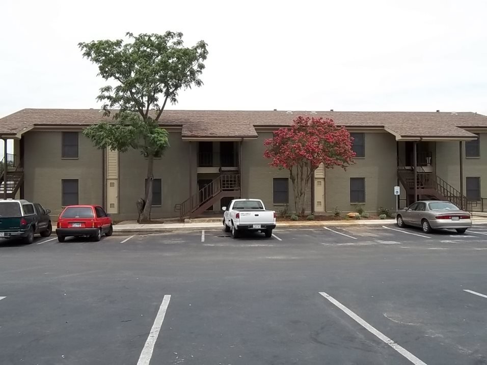 Elm Ridge Apartments - 1190 Airport Blvd Austin, TX