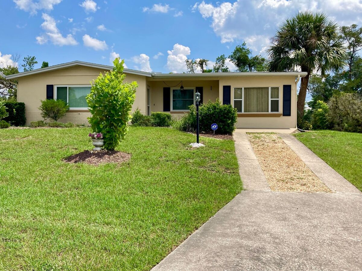 Clean Ready To Go 2/1 In Beverly Hills! Apartments Beverly Hill, FL