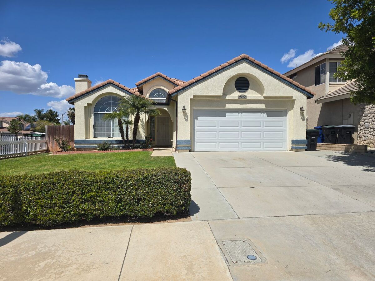 Orange Crest Single Story Home Apartments Riverside, CA