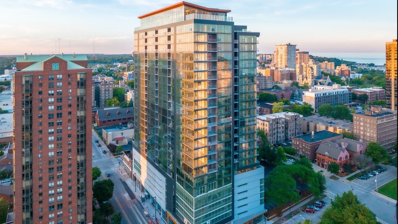 Ascent Apartments - 700 E Kilbourn Ave Milwaukee, WI