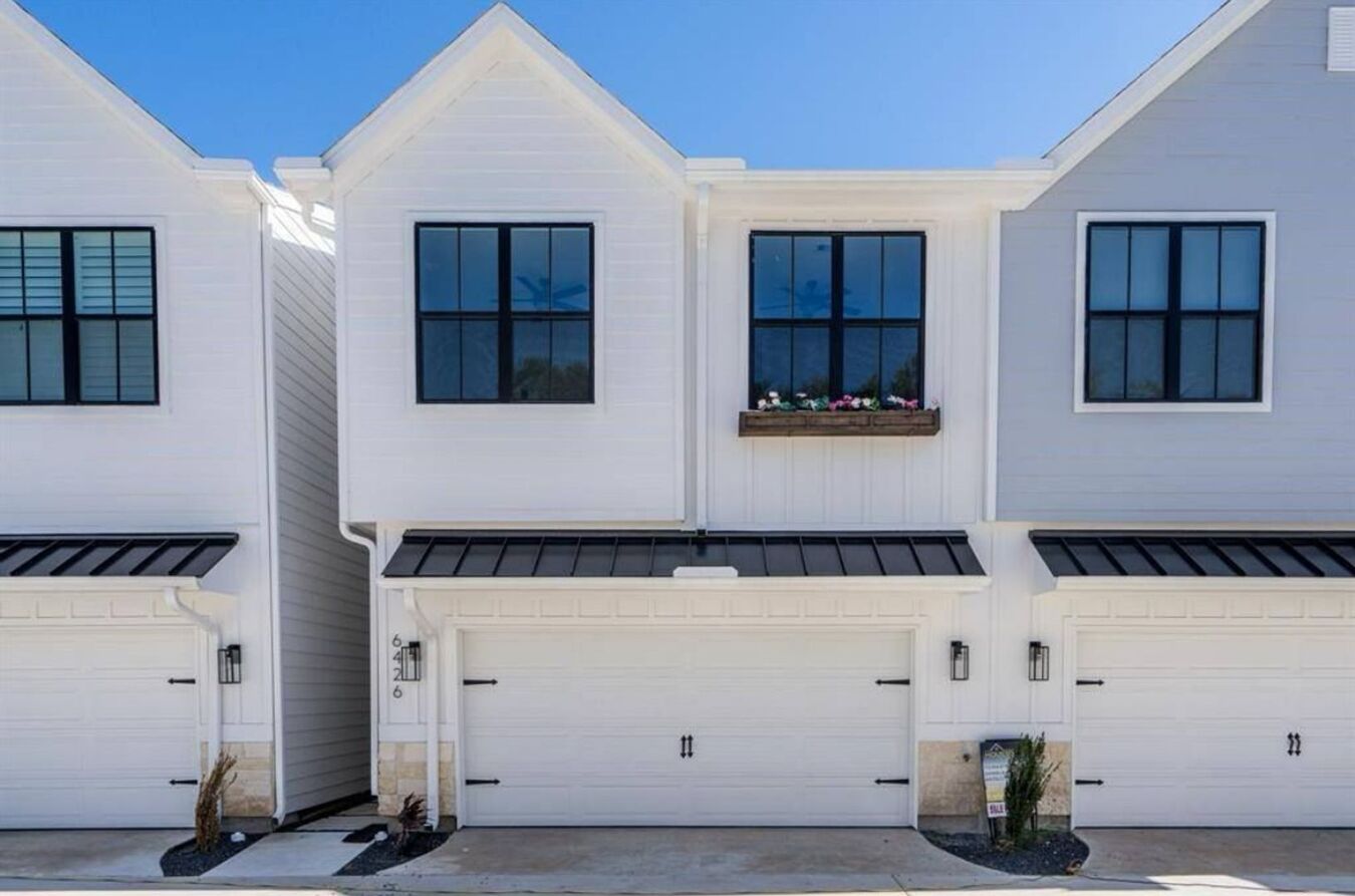 Modern 3-bedroom Townhome In Gated Highland... Apartments Houston, TX