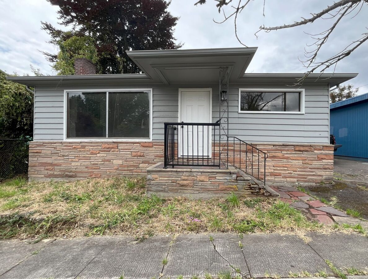 Renovated 3-bedroom Home With Modern Kitchen &... Apartments Portland, OR