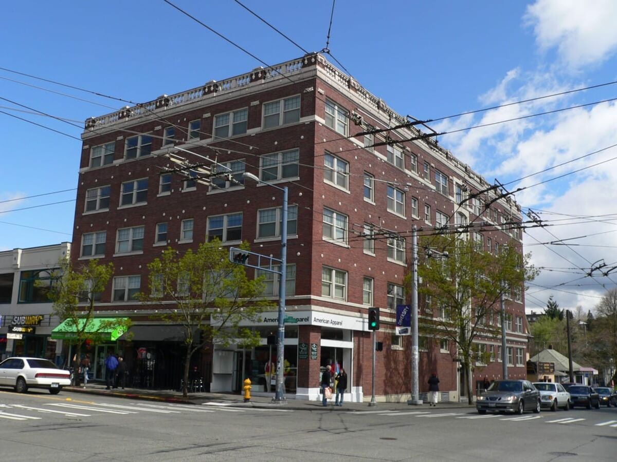 Capitol Building Apartments - 906 E John St Seattle, WA