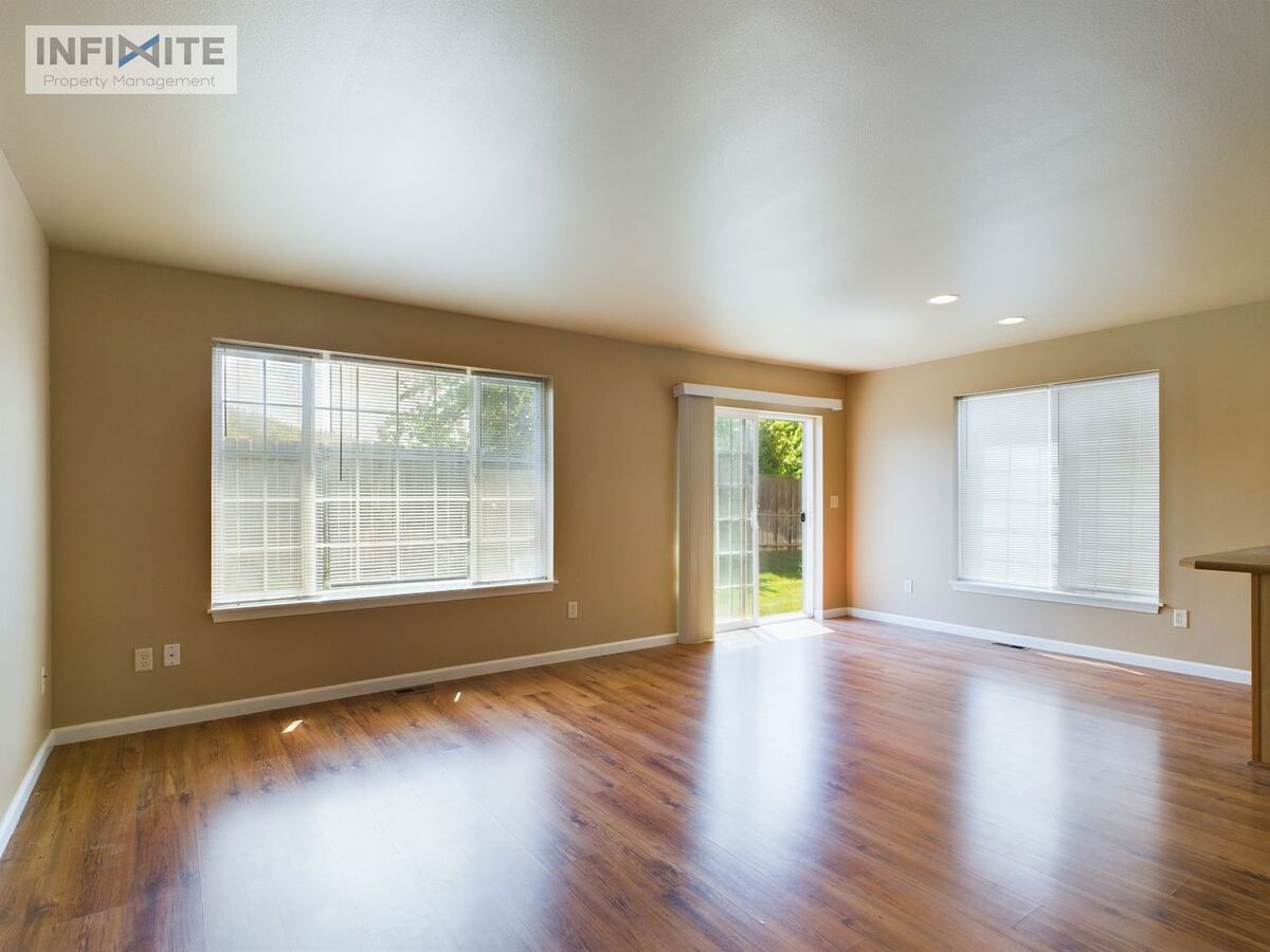 End Unit 3 Bedroom Condo In Bozeman Apartments Bozeman, MT