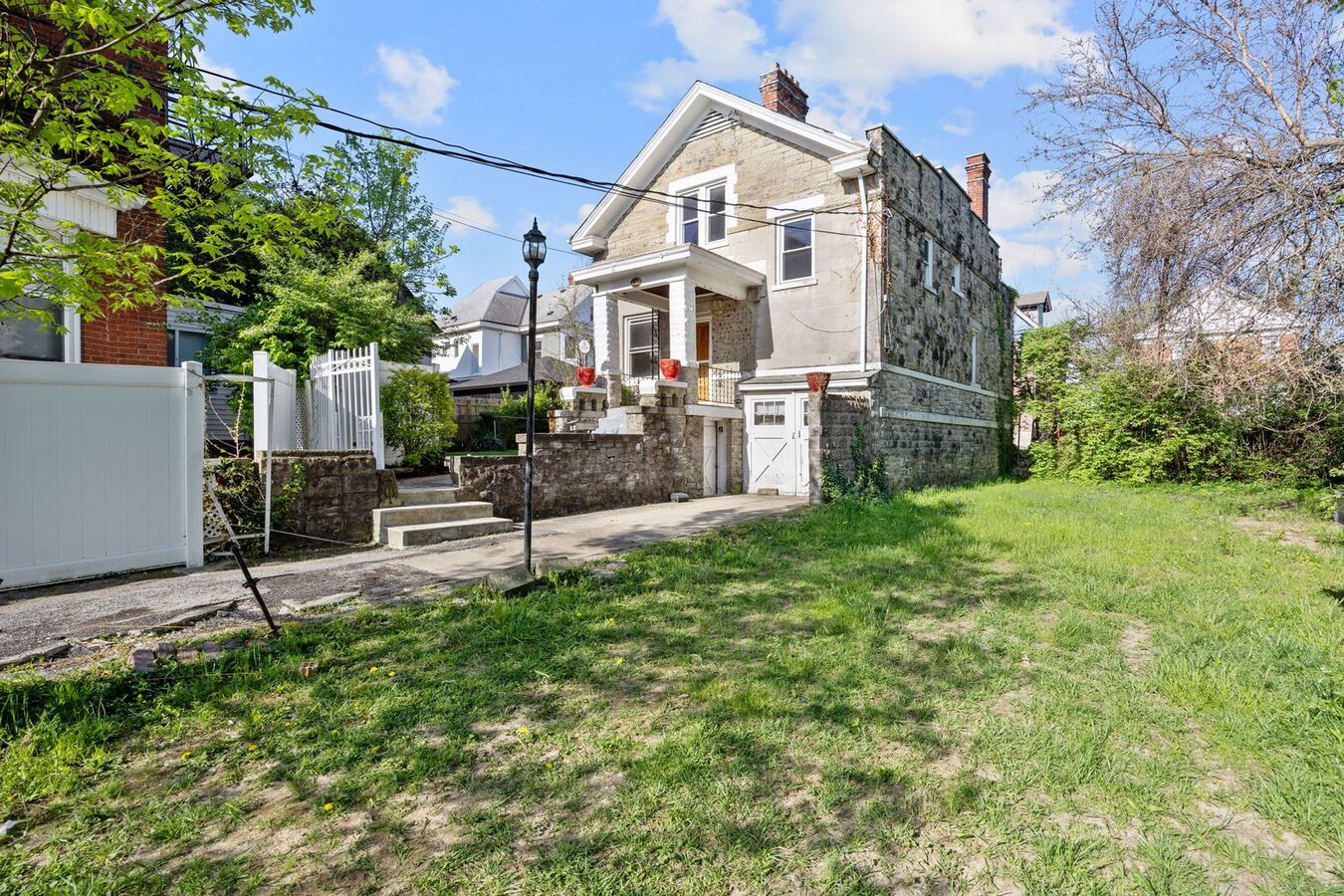 Evanston- Charming 3 Bedroom 1 Bath Apartments Cincinnati, OH