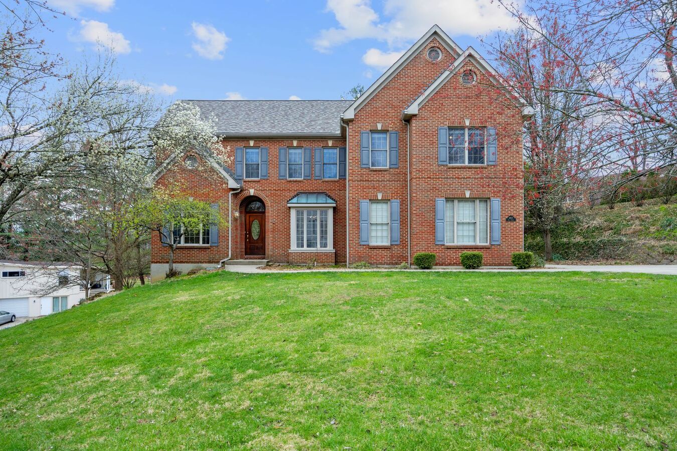 Silverton- Meticulous 4+ Bedroom, 5ba, 2 Car Apartments Cincinnati, OH